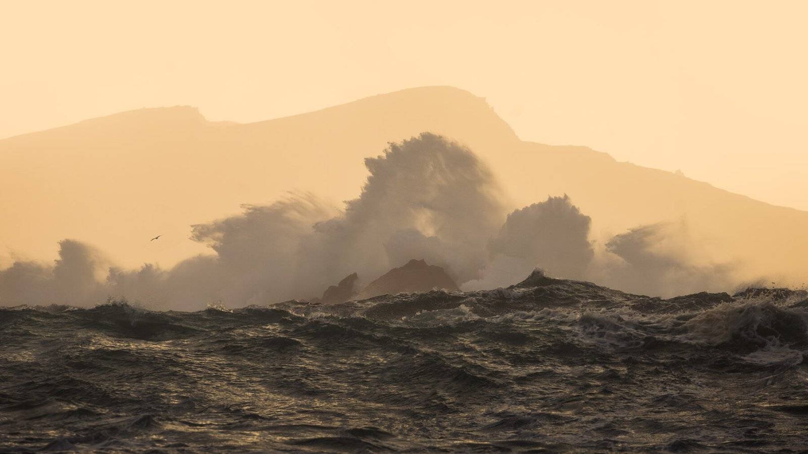 How to Capture Wave Photography - Ireland Landscape Tutorial